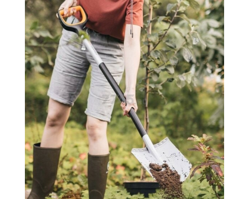 Fiskars light digging spade store